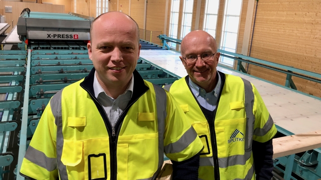 Lot seg imponere over verdens største massivtrefabrikk - TVModum Lot seg imponere over verdens største massivtrefabrikk - TVModum